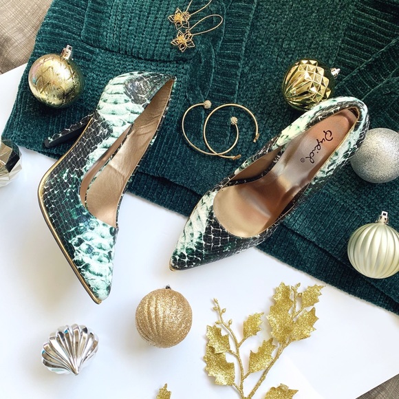 Shoes | Green Textured Snakeskin Pointed Toe Gold Heels | Poshmark